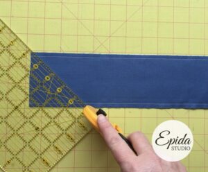 Making half-square triangles with the Strip Piecing Method | Epida Studio