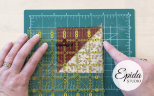 Making Half-square Triangles with the Grid Method | Epida Studio